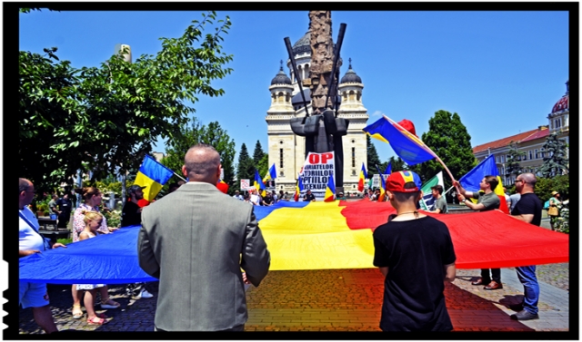 Steagul LGBT călcat în picioare, folosit ca preș, aruncat la gunoi și ...